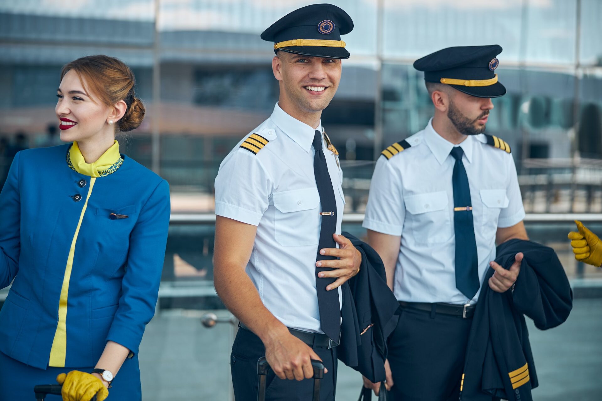 Decifrando as Faixas nos Uniformes de Pilotos e Comissários: Um ... Decifrando as Faixas nos Uniformes de Pilotos e Comissários: Um ...
